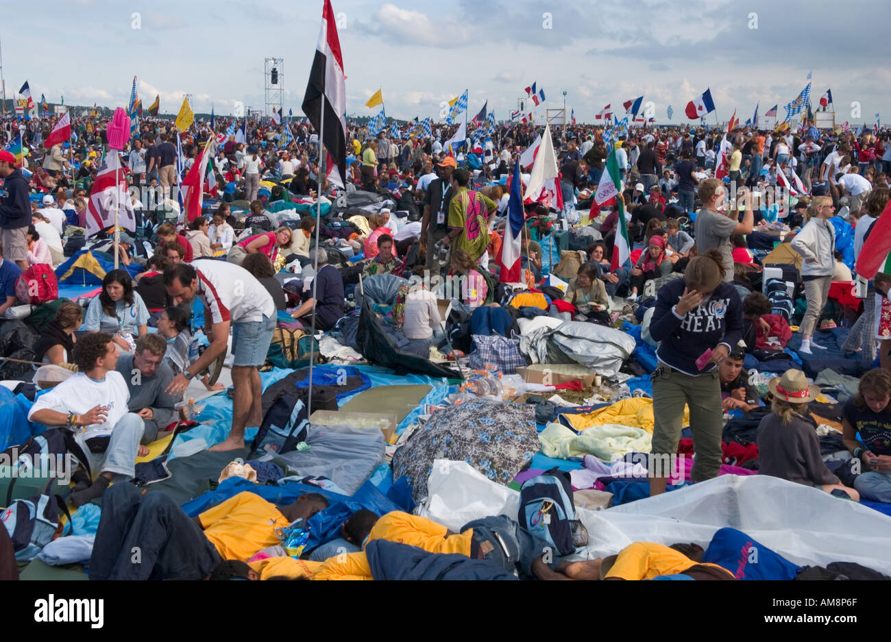 pilgrims wait for Pope Benedictus XVI in front of the altar Hill to ...