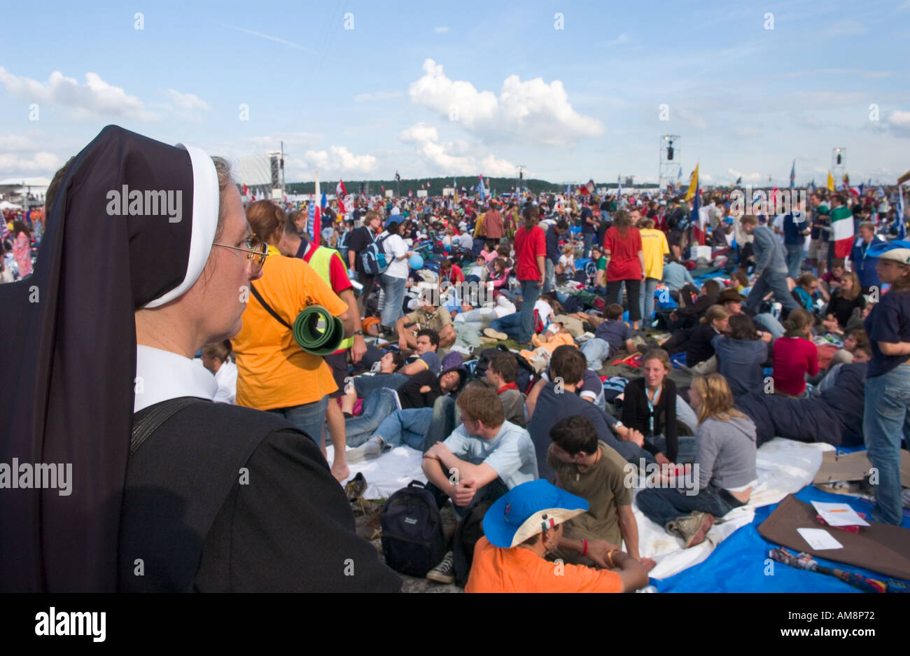 pilgrims wait for Pope Benedictus XVI in front of the altar Hill to ...