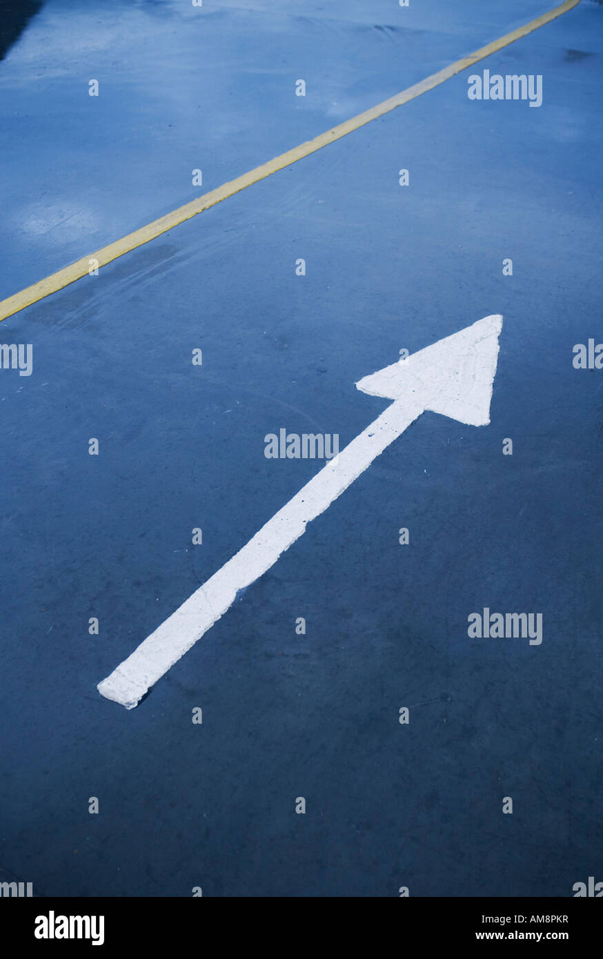 Arrow road markings Stock Photo - Alamy