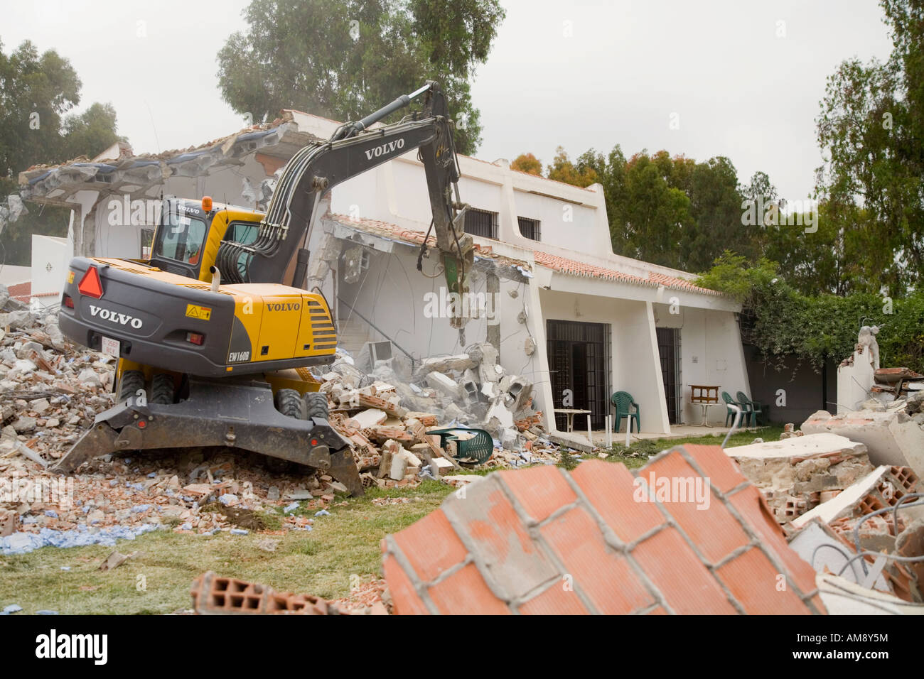 Demolition of old buildings with aid of mechanical excavator Stock ...
