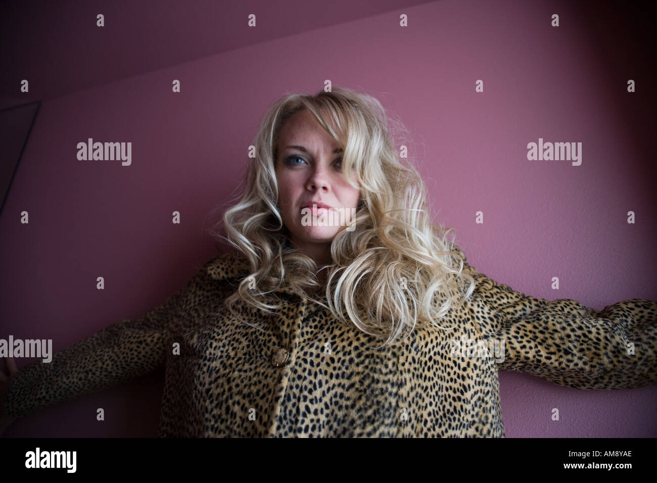 Leopard skin coat hi-res stock photography and images - Alamy
