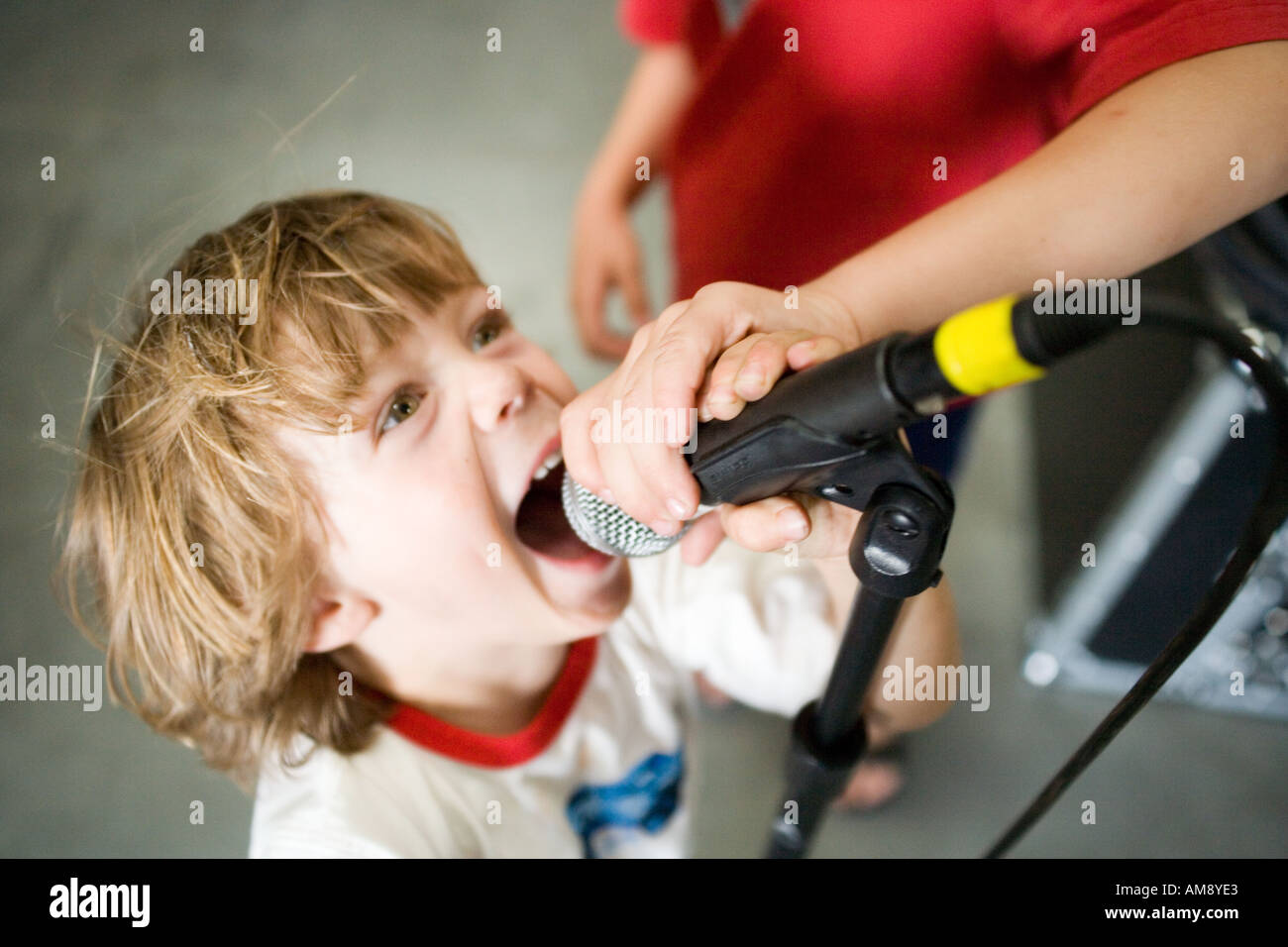 child singing into microphone Stock Photo - Alamy