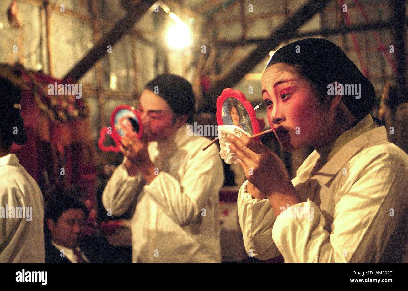 Chinese opera performer putting makeup hi-res stock photography and ...