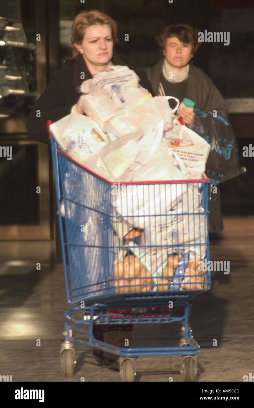 Shopper discount hi-res stock photography and images - Alamy