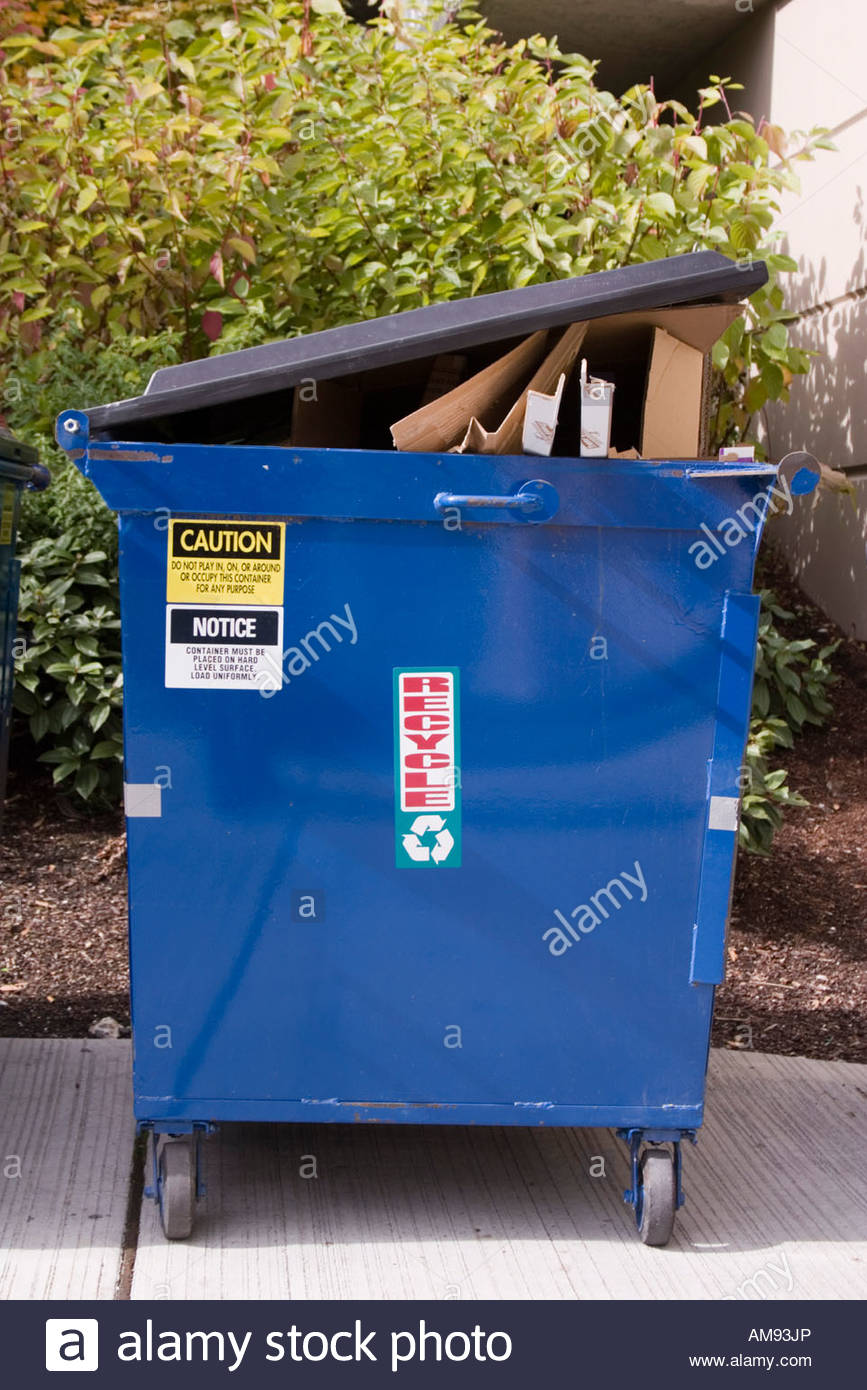 Overflow Dumpster Stock Photos & Overflow Dumpster Stock Images - Alamy