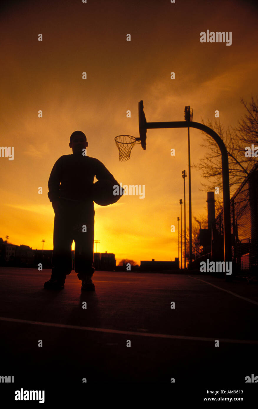 Lonely basketball hoop hi-res stock photography and images - Alamy