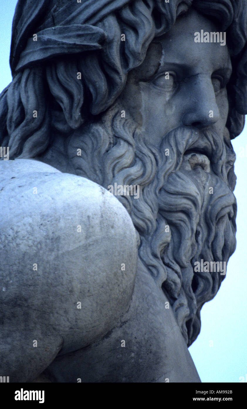 Statue with face hi-res stock photography and images - Alamy