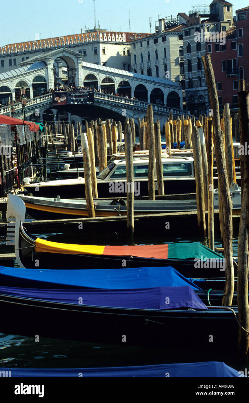 Rows gondolas on canal hi-res stock photography and images - Alamy