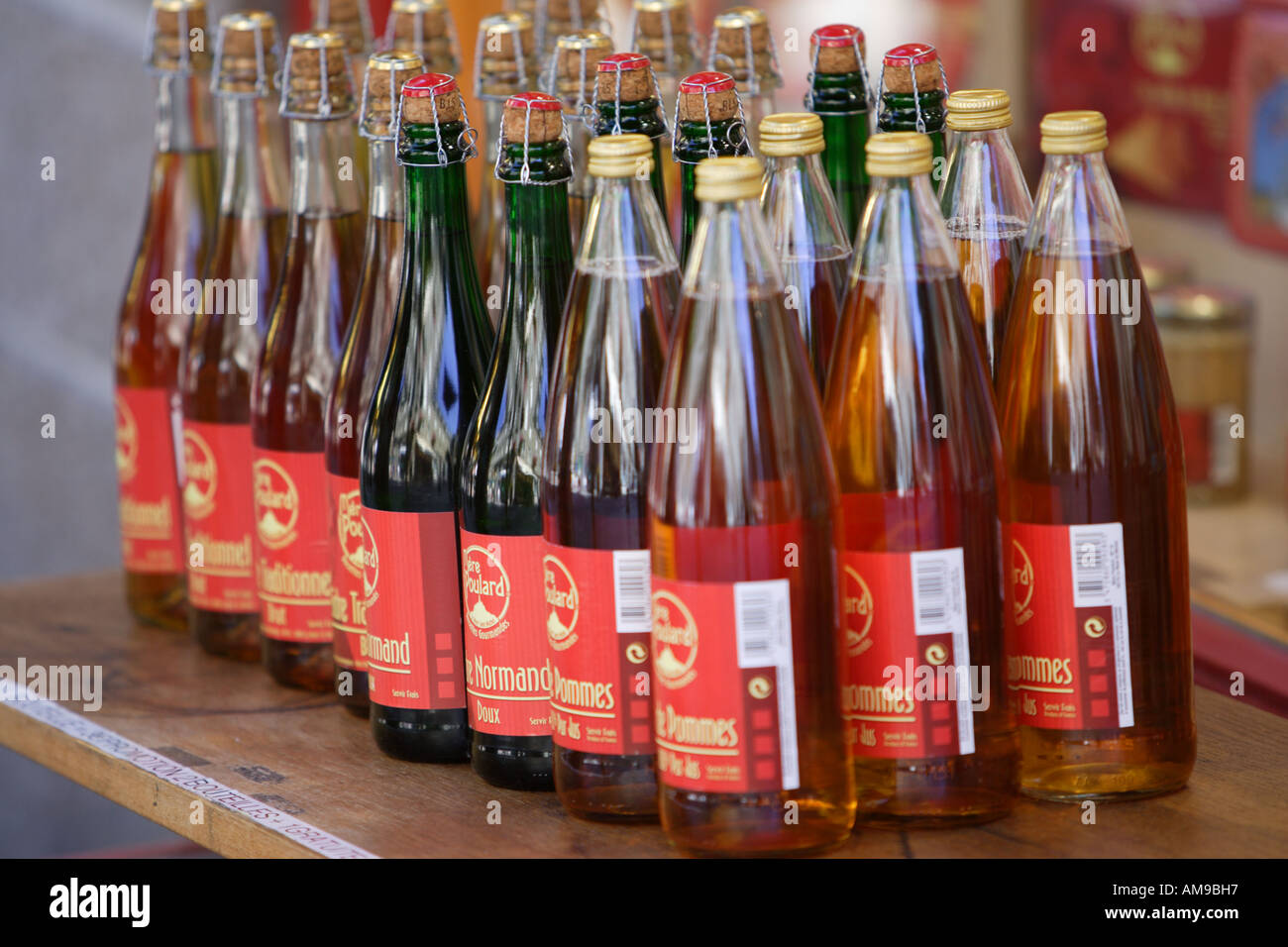 Bottles of local cider for sale hi-res stock photography and images - Alamy