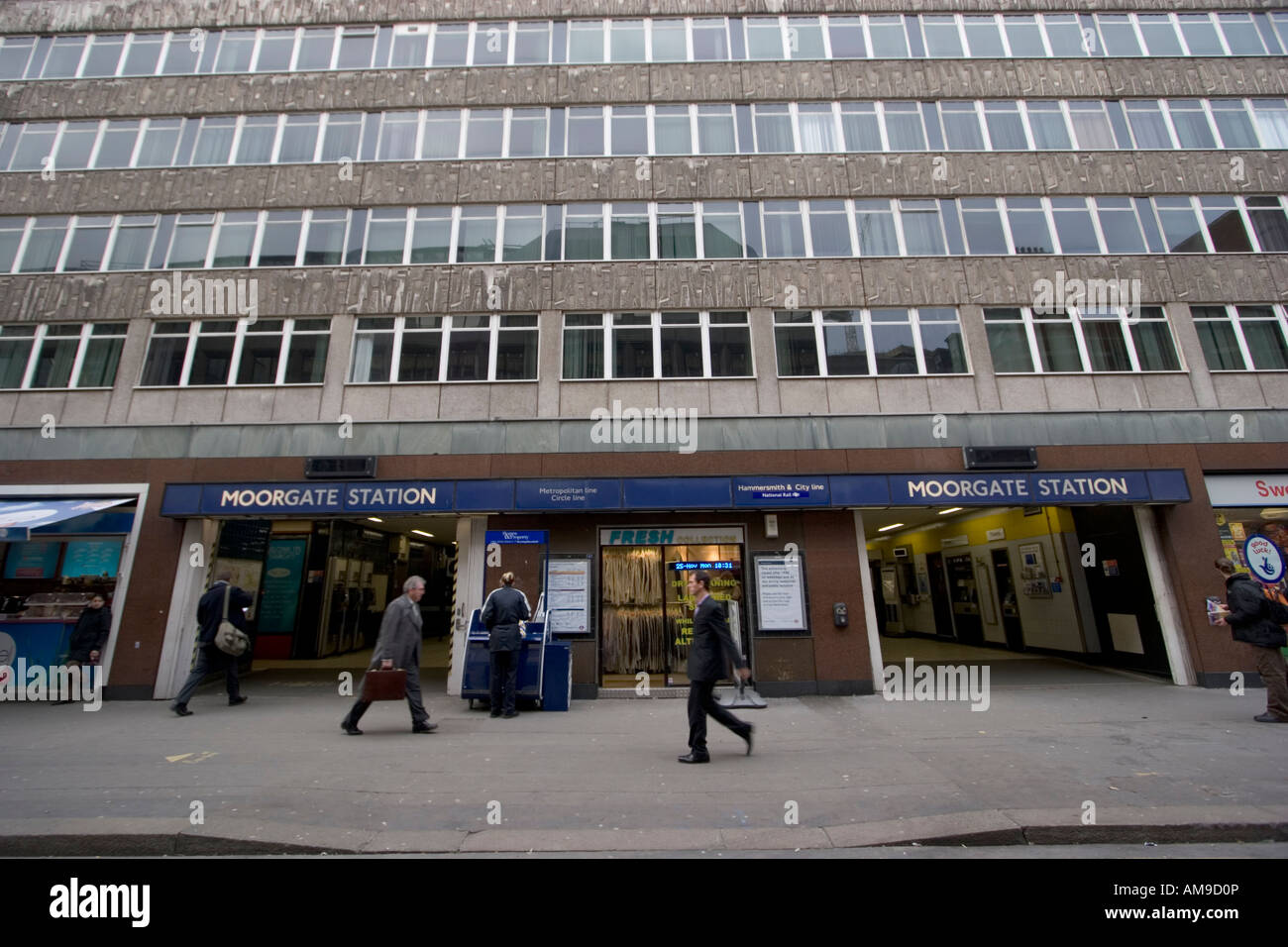 outside Moorgate station exterior London Stock Photo - Alamy