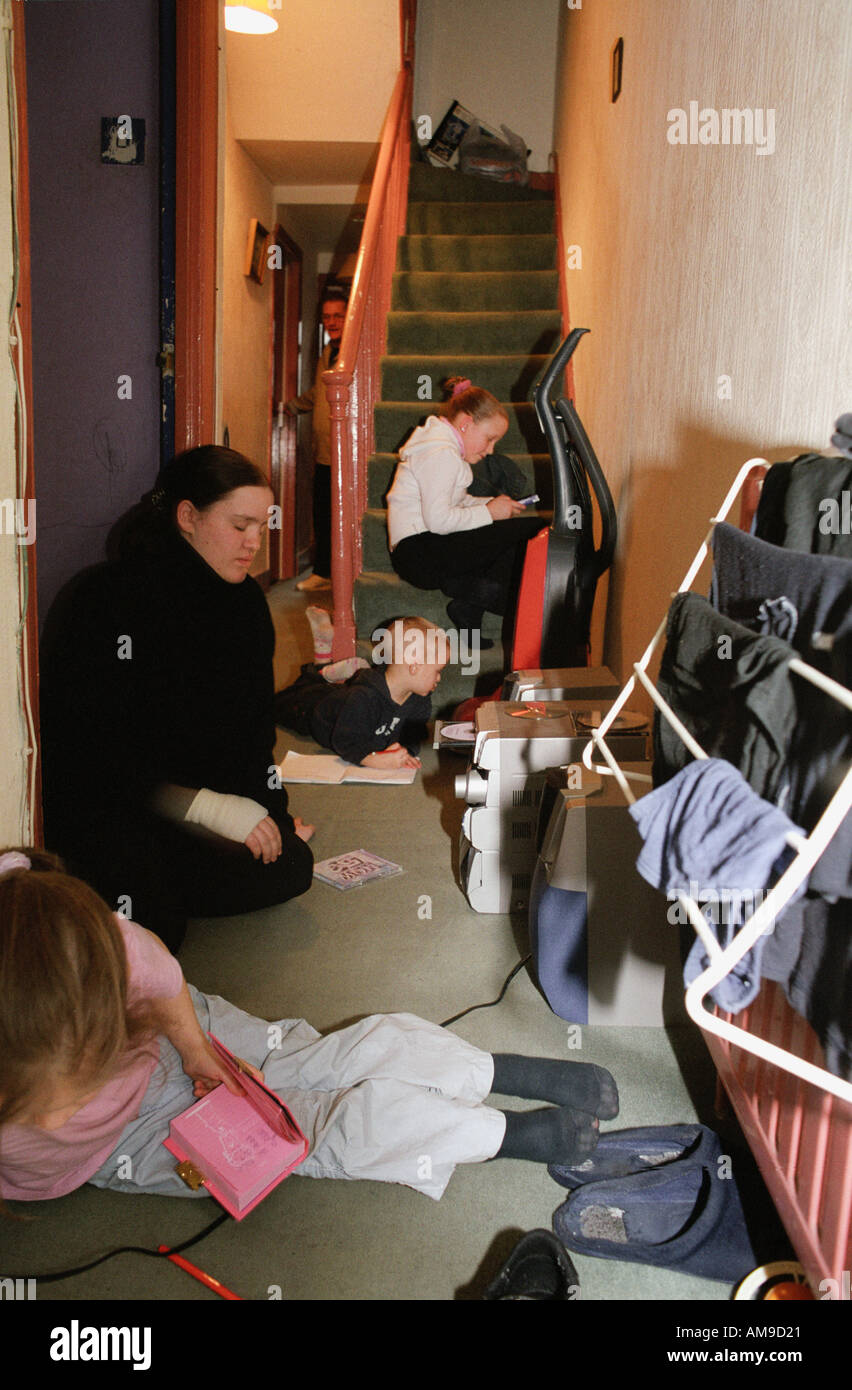 Poverty Family Uk Home High Resolution Stock Photography and Images - Alamy