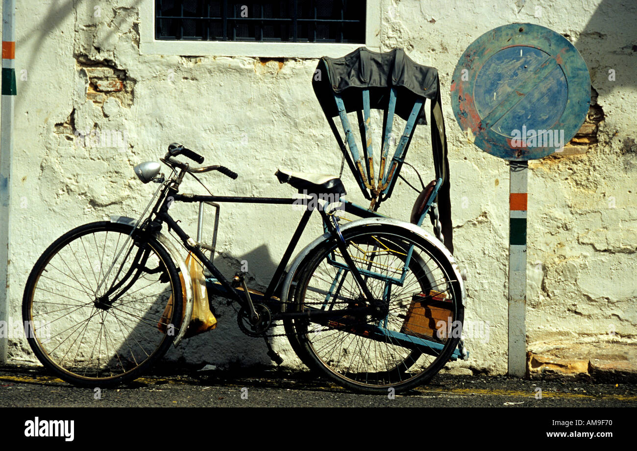 Trishaw sign hi-res stock photography and images - Alamy