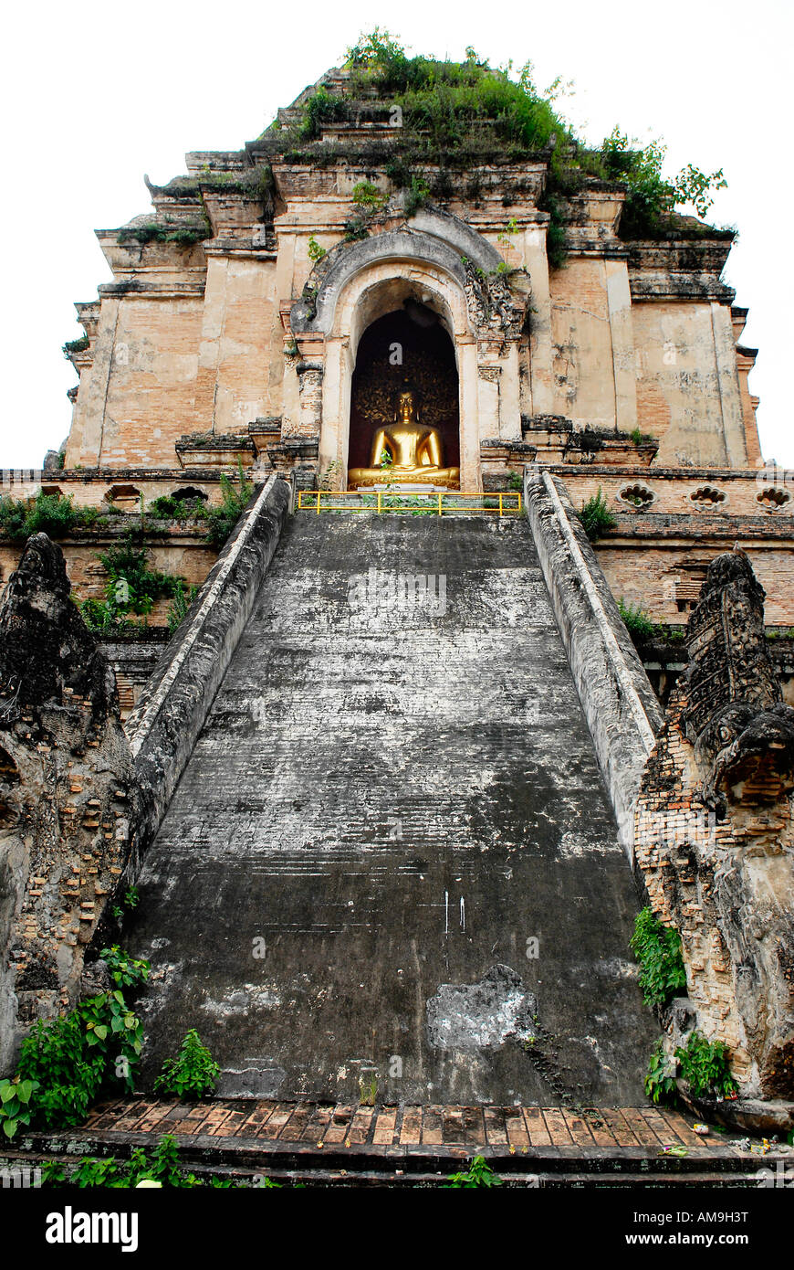 Wat Chedi Luang, Chiang Mai, Thailand Stock Photo - Alamy