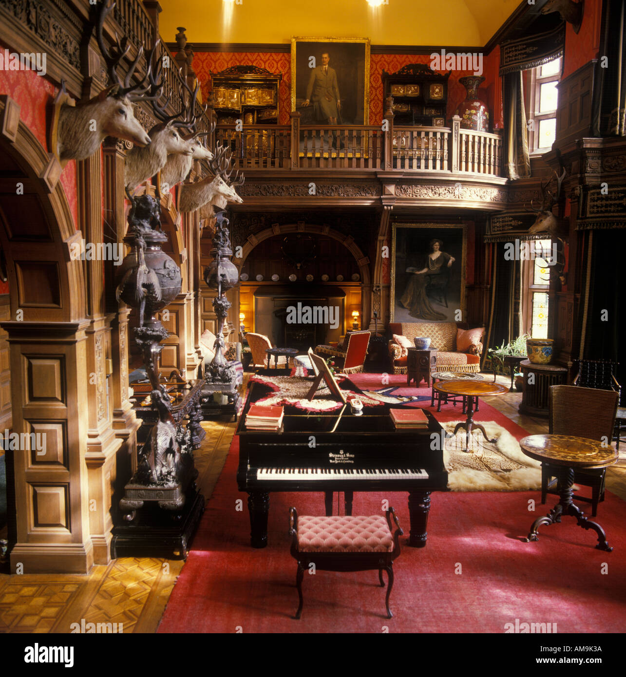 Hunting lodge interior hi-res stock photography and images - Alamy