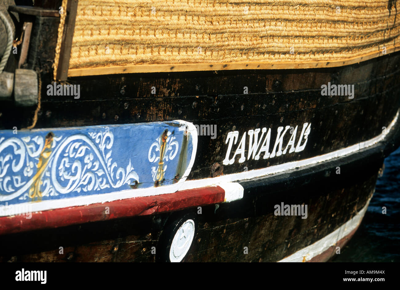 Traditional wooden arabic dhow sailing hi-res stock photography and ...