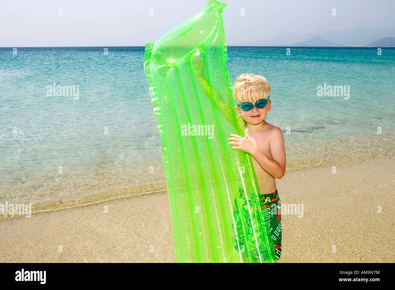 Inflatable mattress swimmer hi-res stock photography and images - Alamy