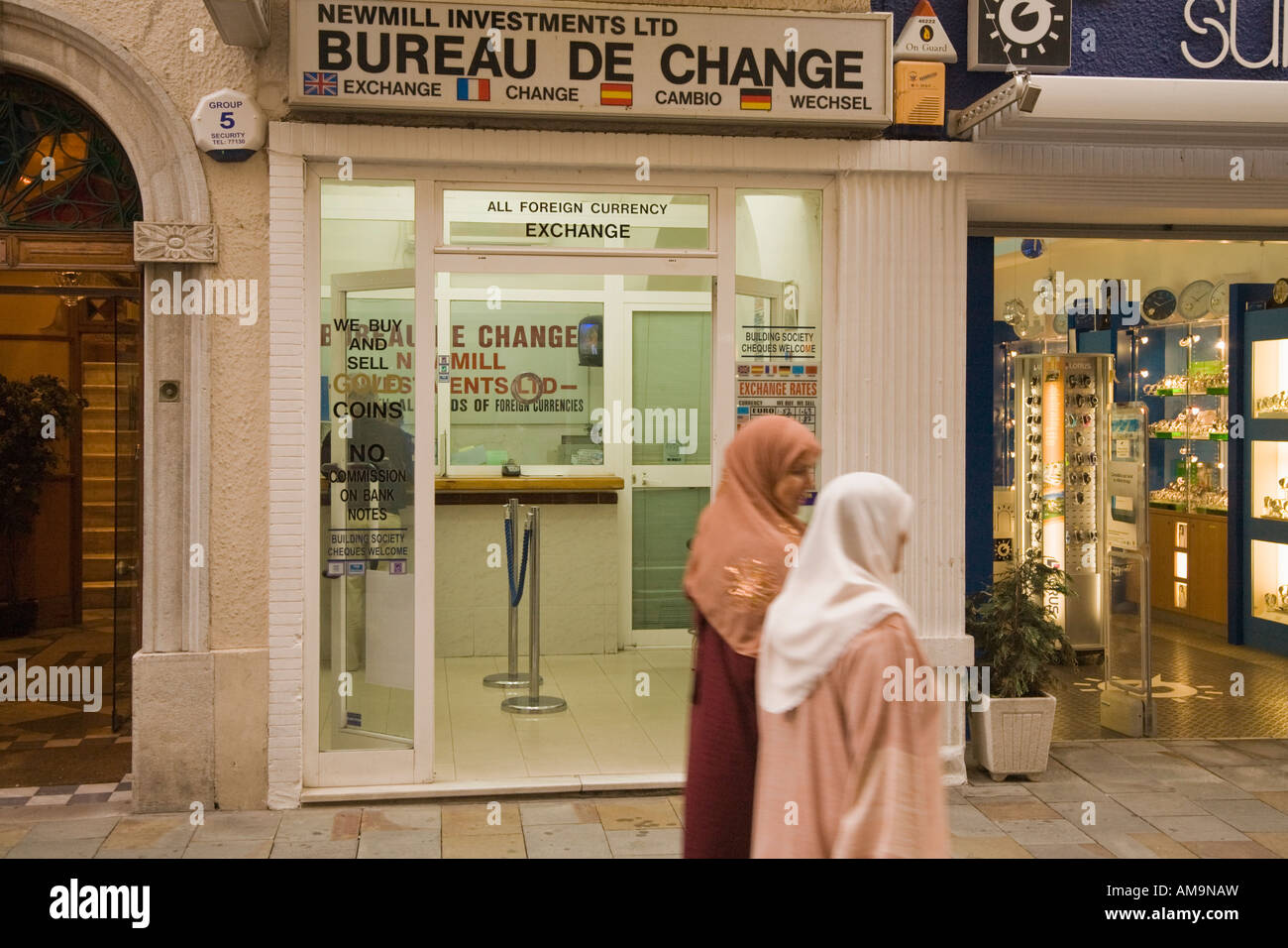 Change shop in street hi-res stock photography and images - Alamy