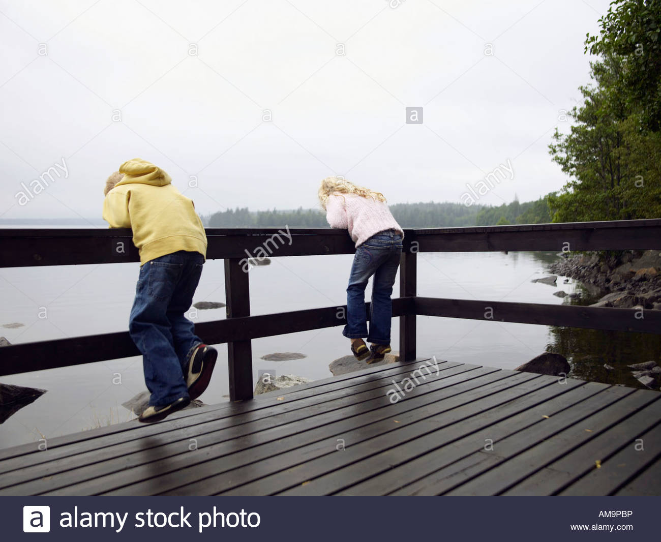 Leaning Over Rail Stock Photos & Leaning Over Rail Stock Images - Alamy