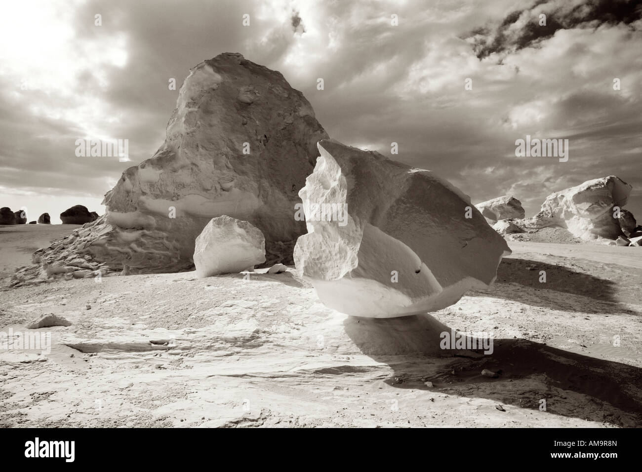 Inselbergs in the White Desert, near Farafra Oasis, Egypt , North ...