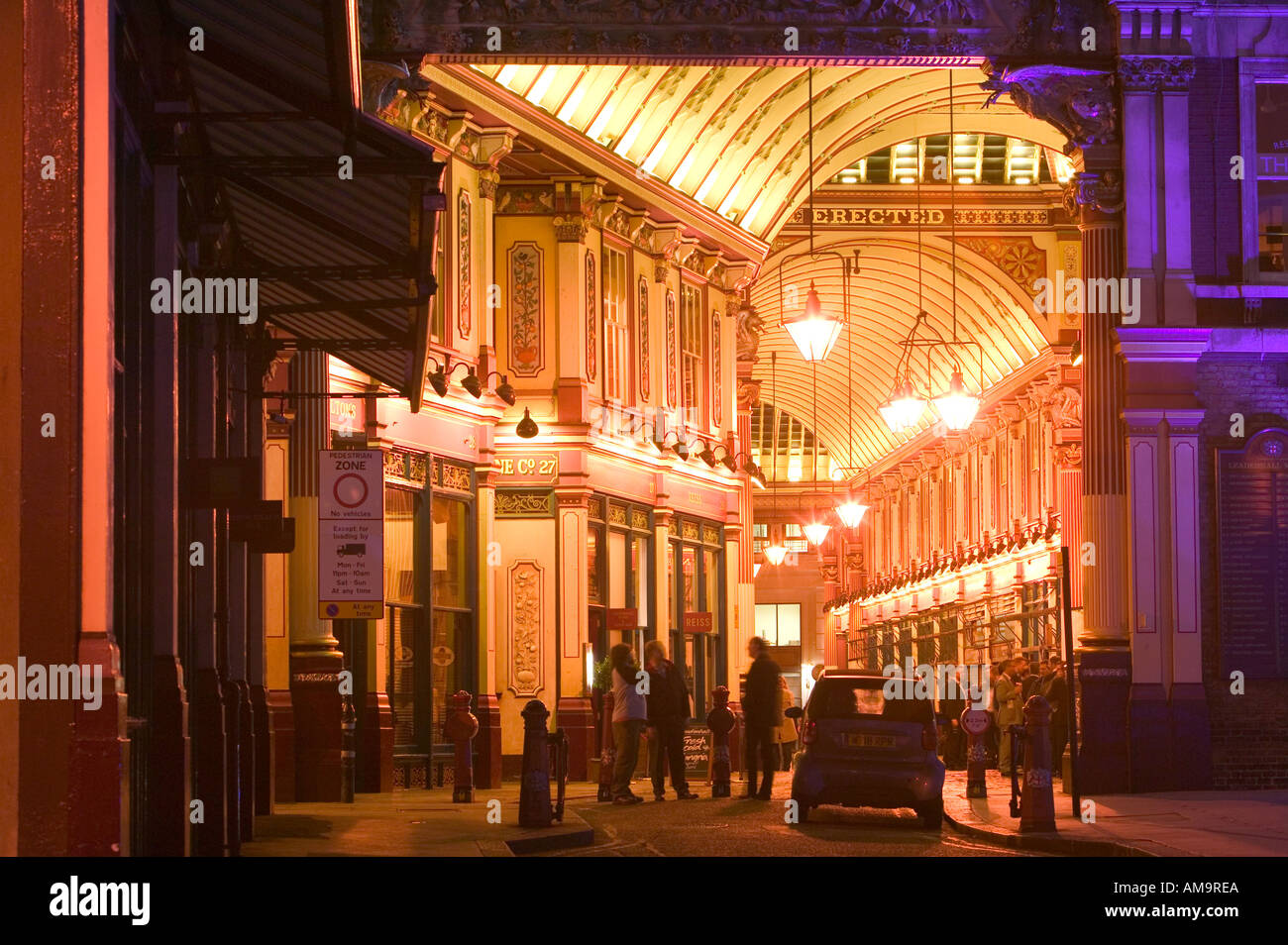 Victorian london night time hi-res stock photography and images - Alamy