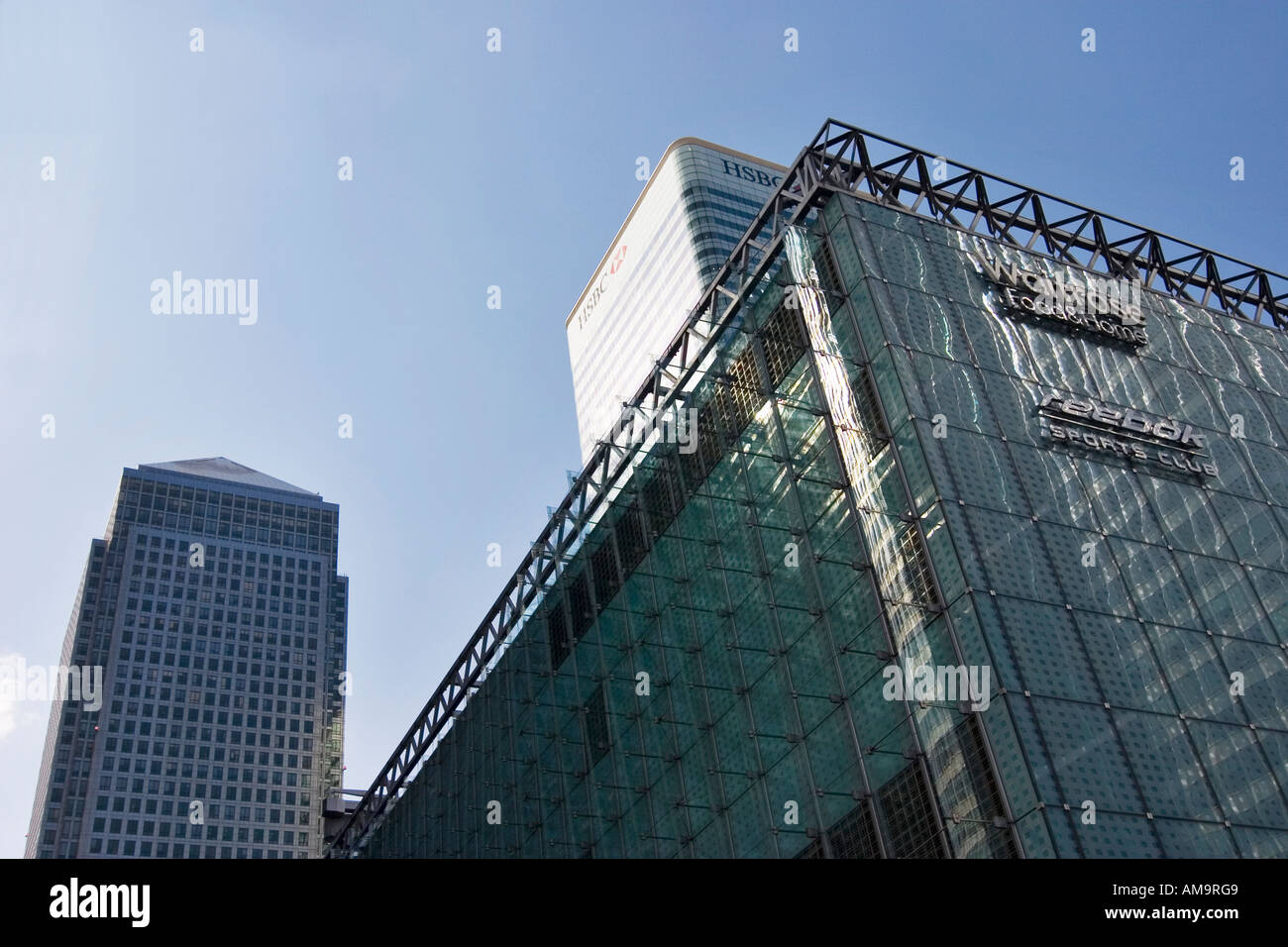 View down the North Colonnade towards One Canada Square and HSBC ...