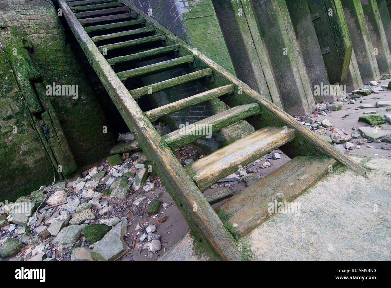 Thames stairs hi-res stock photography and images - Alamy