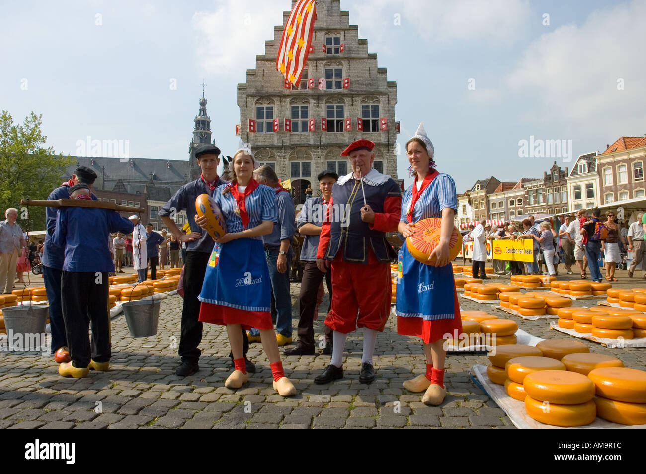 Men and women cheese sellers in traditional costume at Gouda cheese ...