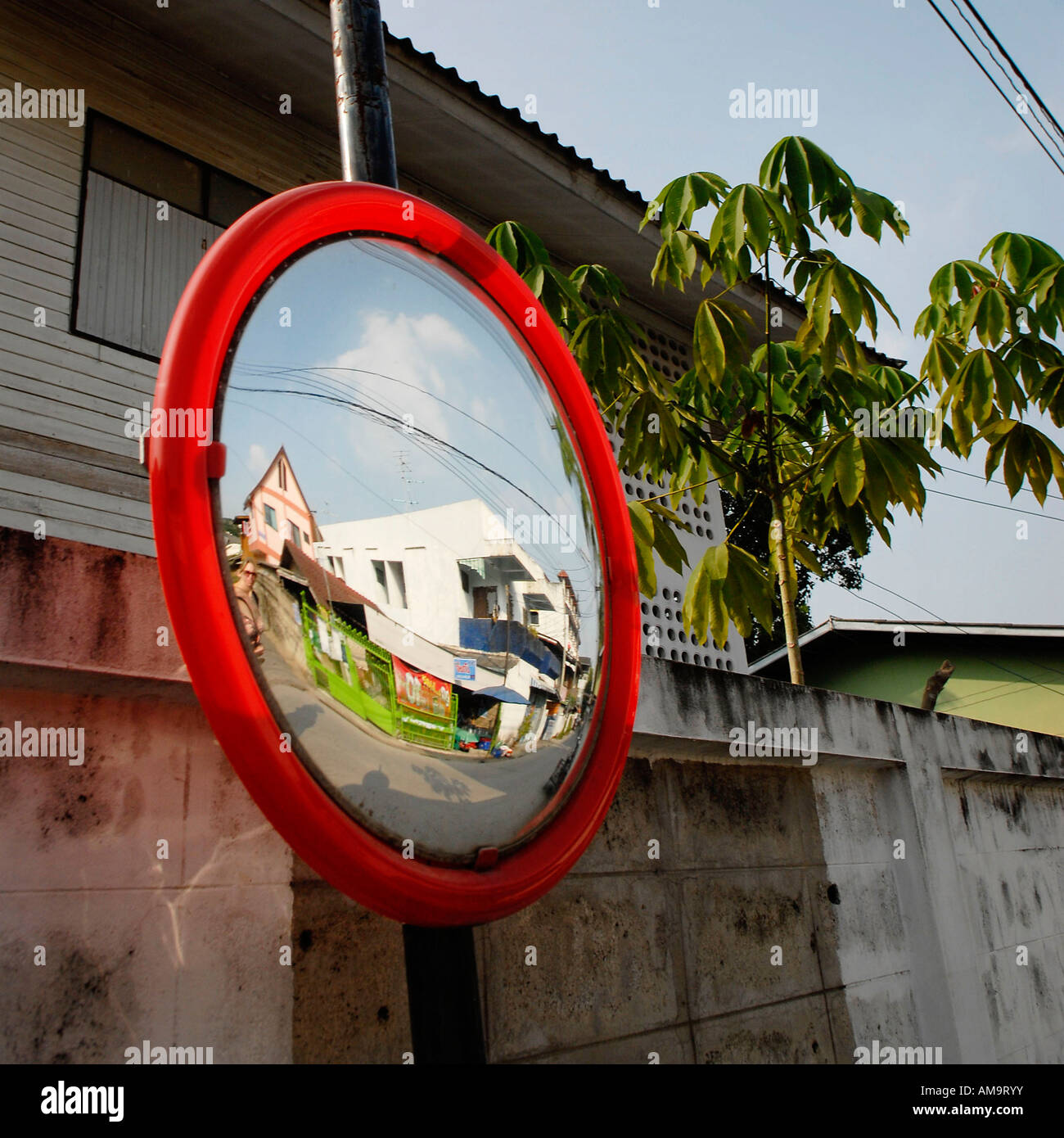 Curved mirror hi-res stock photography and images - Alamy