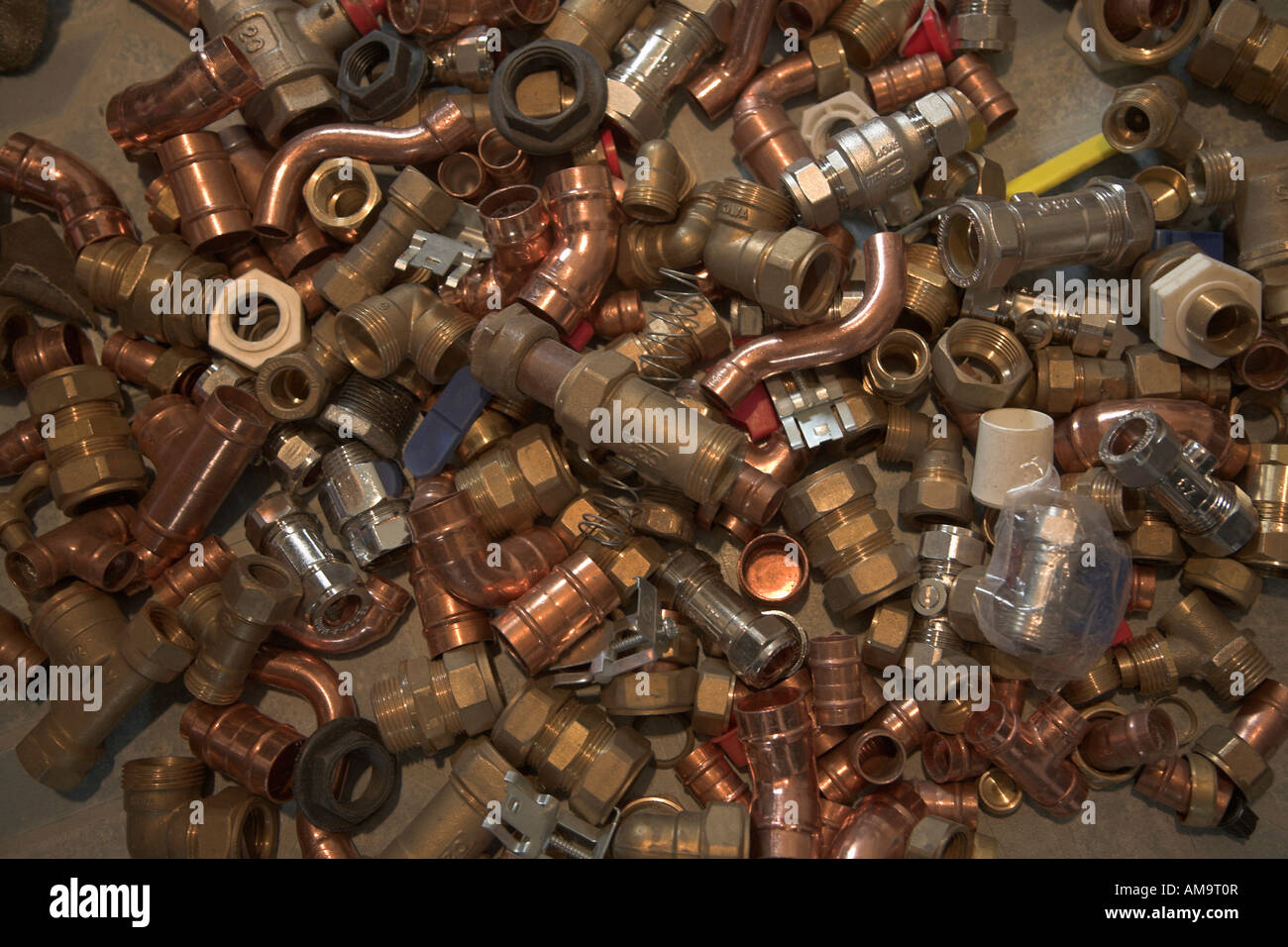 Copper fittings hi-res stock photography and images - Alamy