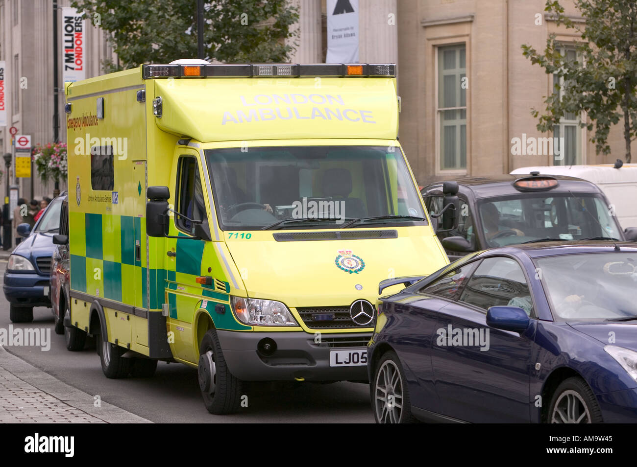 Ambulance stuck in traffic jam in london Stock Photo: 4961604 - Alamy