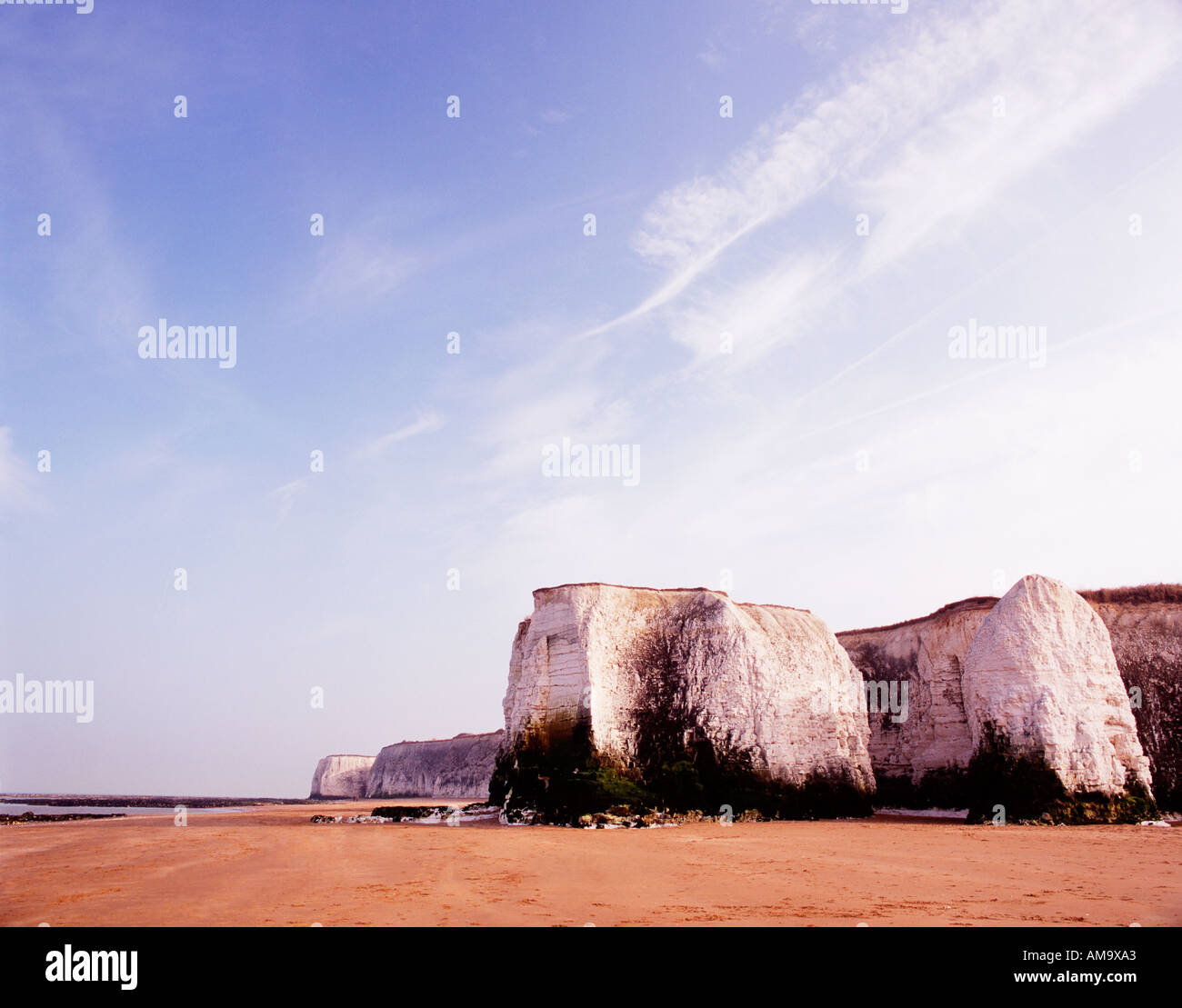 White chalk cliffs joss bay hi-res stock photography and images - Alamy