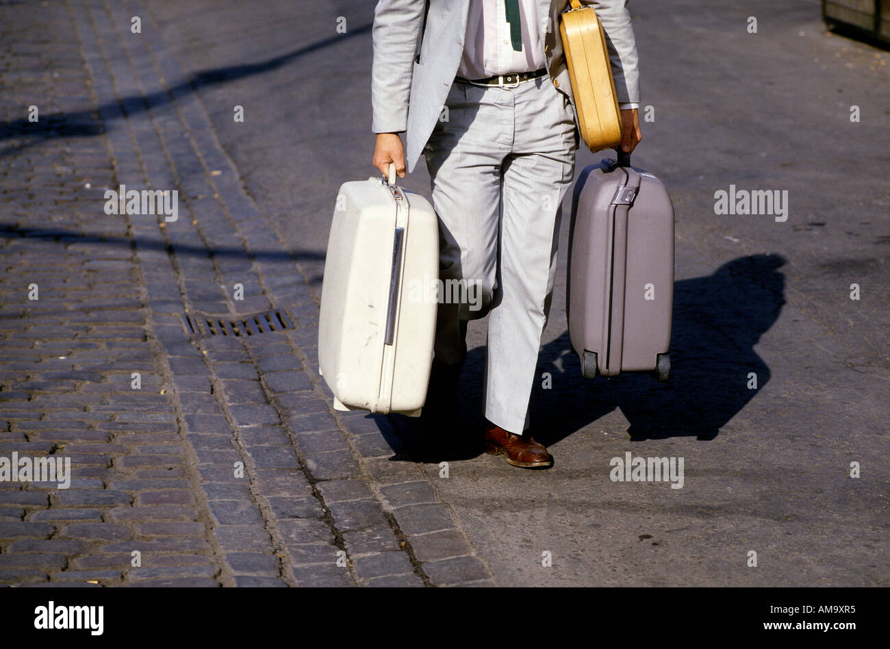 Man heavy suitcases hi-res stock photography and images - Alamy