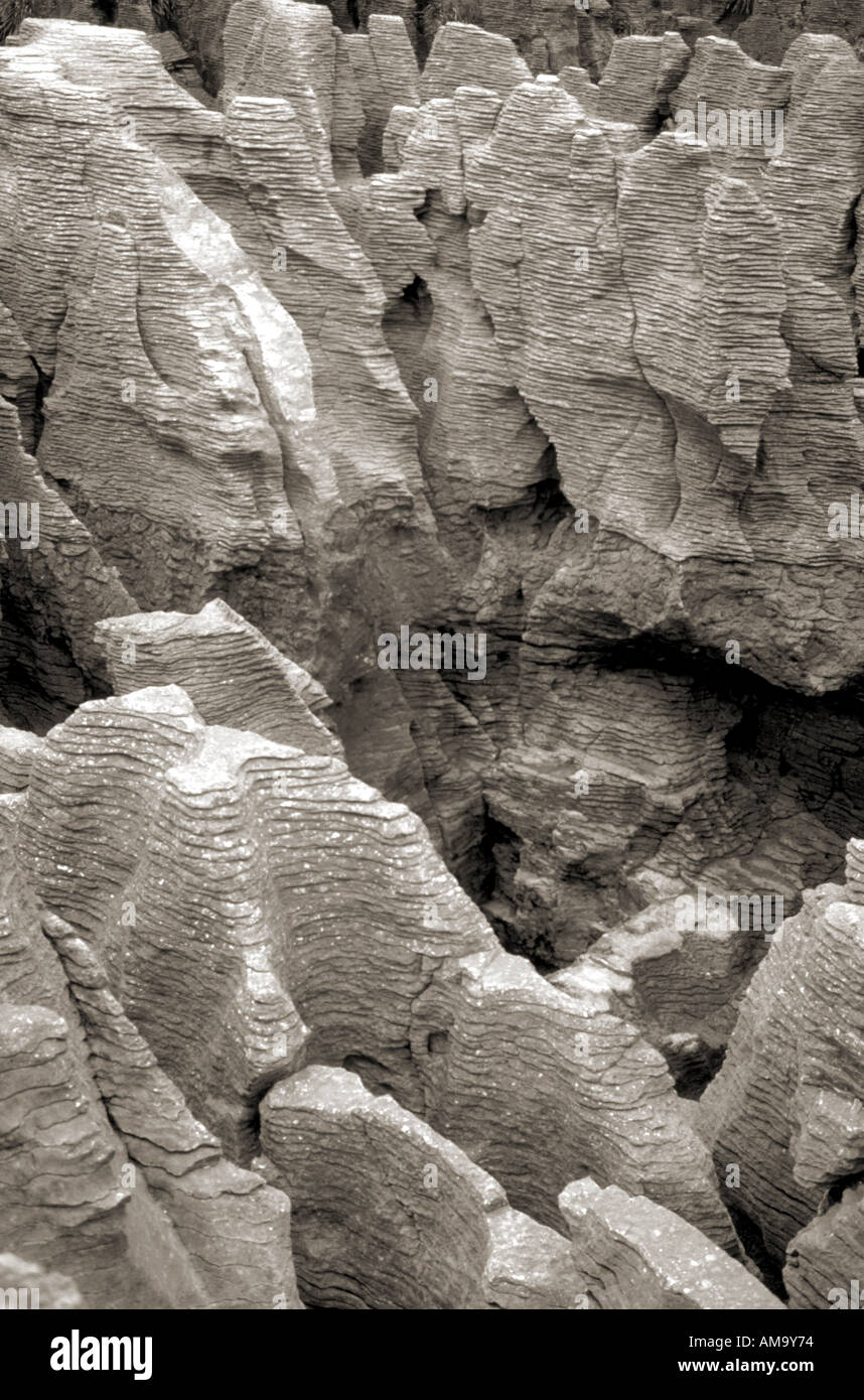 Famous South Island landmark of Punakaiki Pancake Rocks Paparoa ...