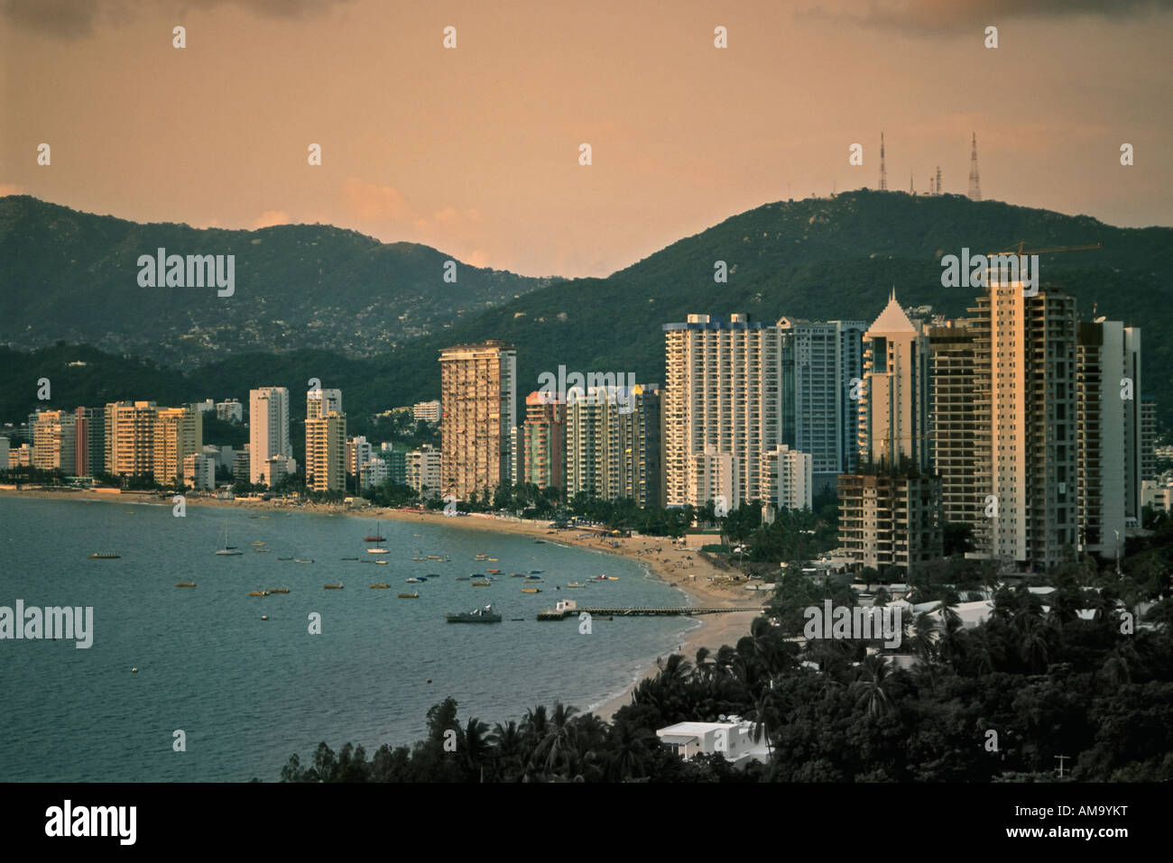 Bahia de acapulco hi-res stock photography and images - Alamy