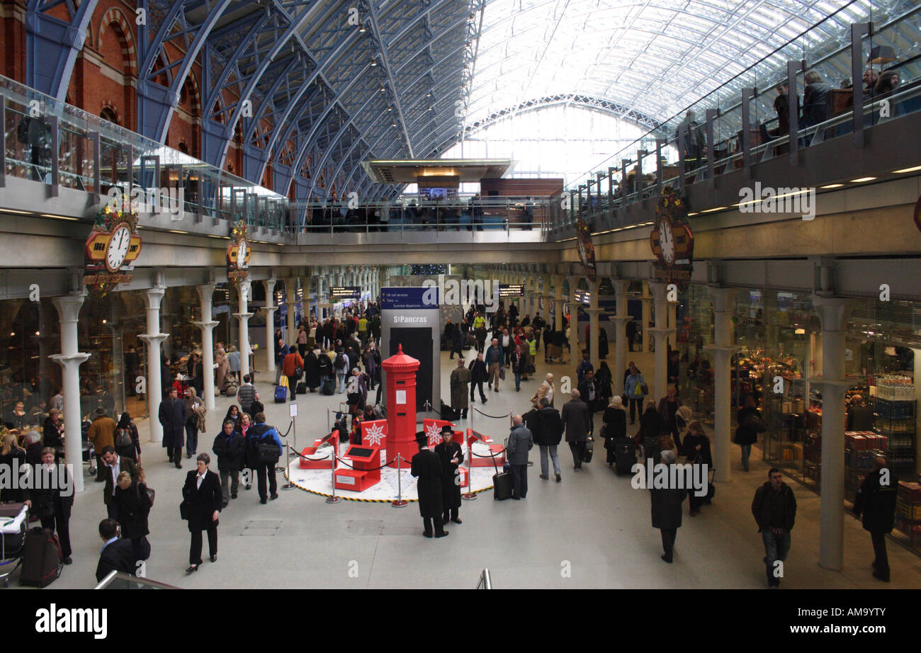 Saint Pancras Shops High Resolution Stock Photography and Images - Alamy