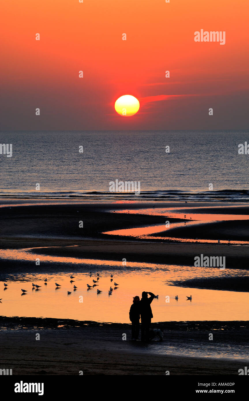 Watching sunset uk hi-res stock photography and images - Alamy