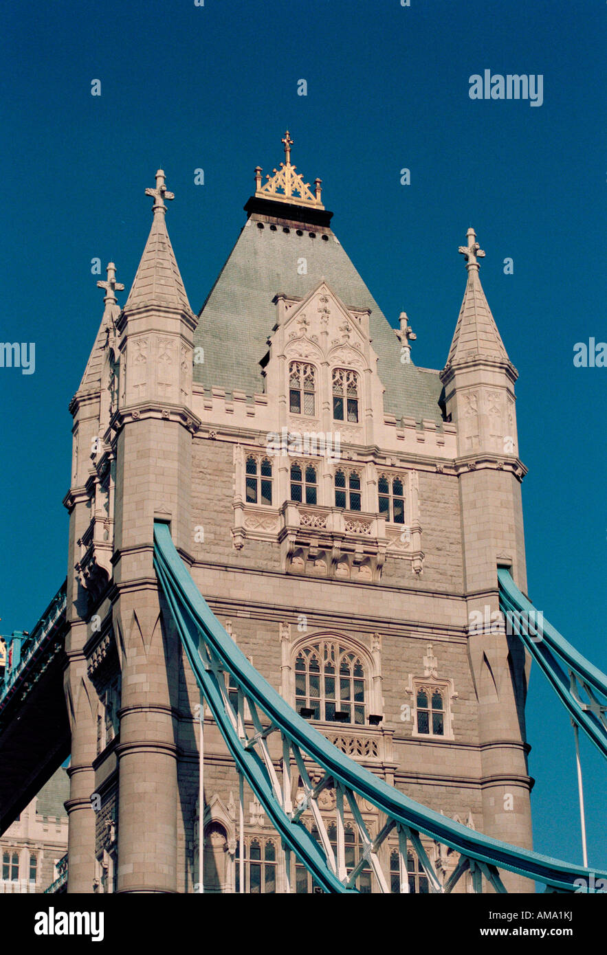 One tower bridge hi-res stock photography and images - Alamy