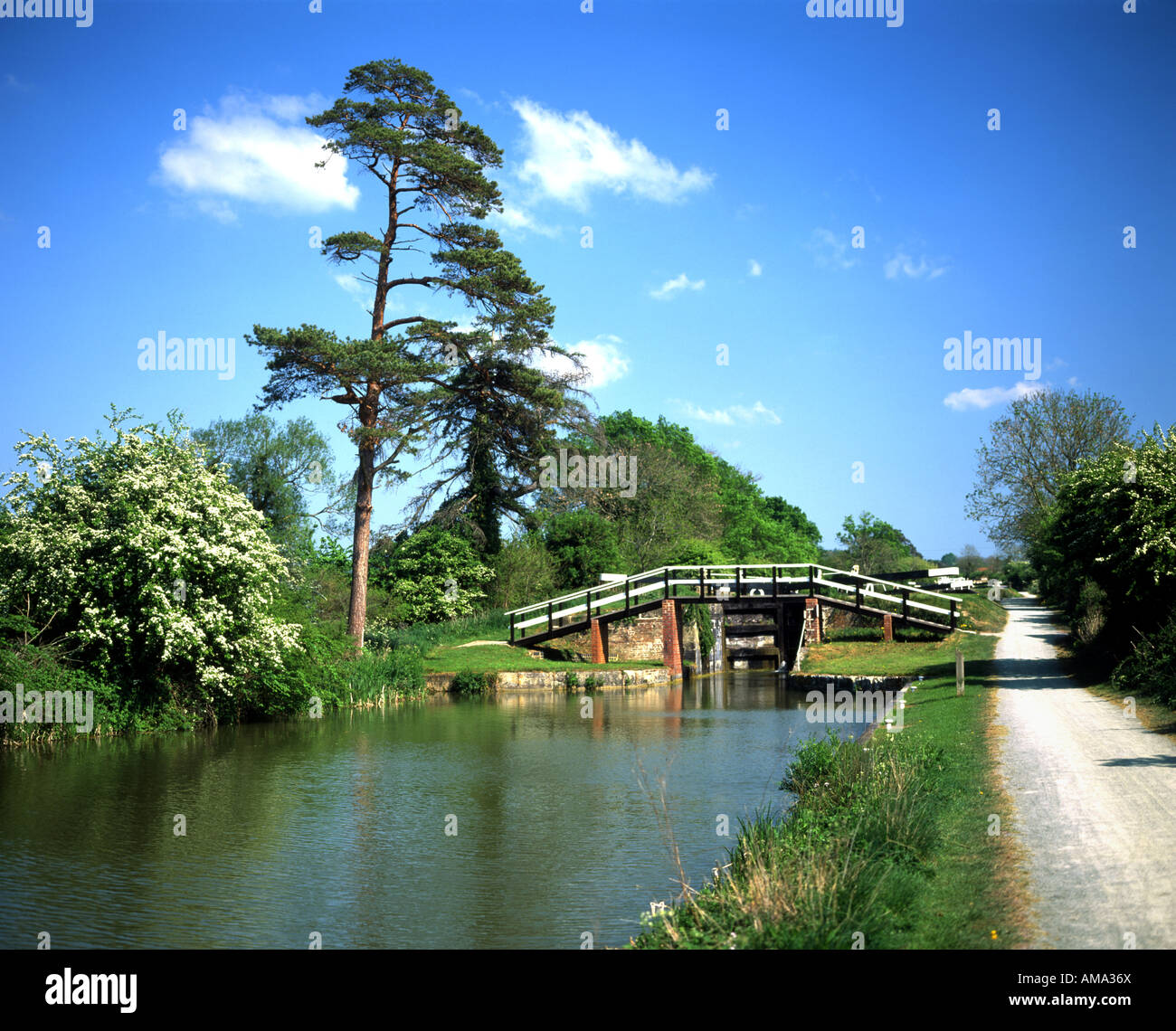 Caen locks devizes spring hi-res stock photography and images - Alamy