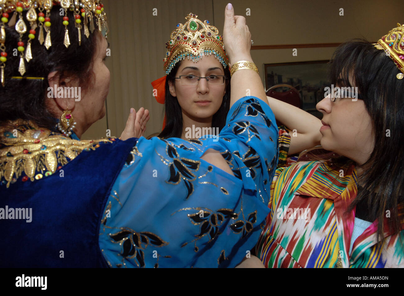 Bukharan folk dancer teaches traditional Bukharan folk dances to ...