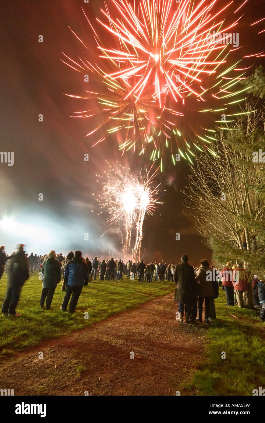 Bonfire night family hi-res stock photography and images - Alamy