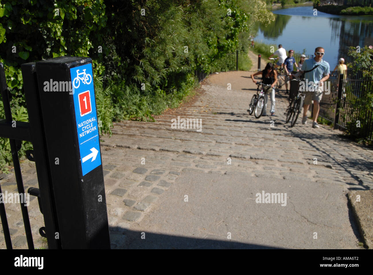 UK CYCLISTS USING NATIONAL CYCLE NETWORK ROUTE BY THE LEA CANAL IN EAST ...