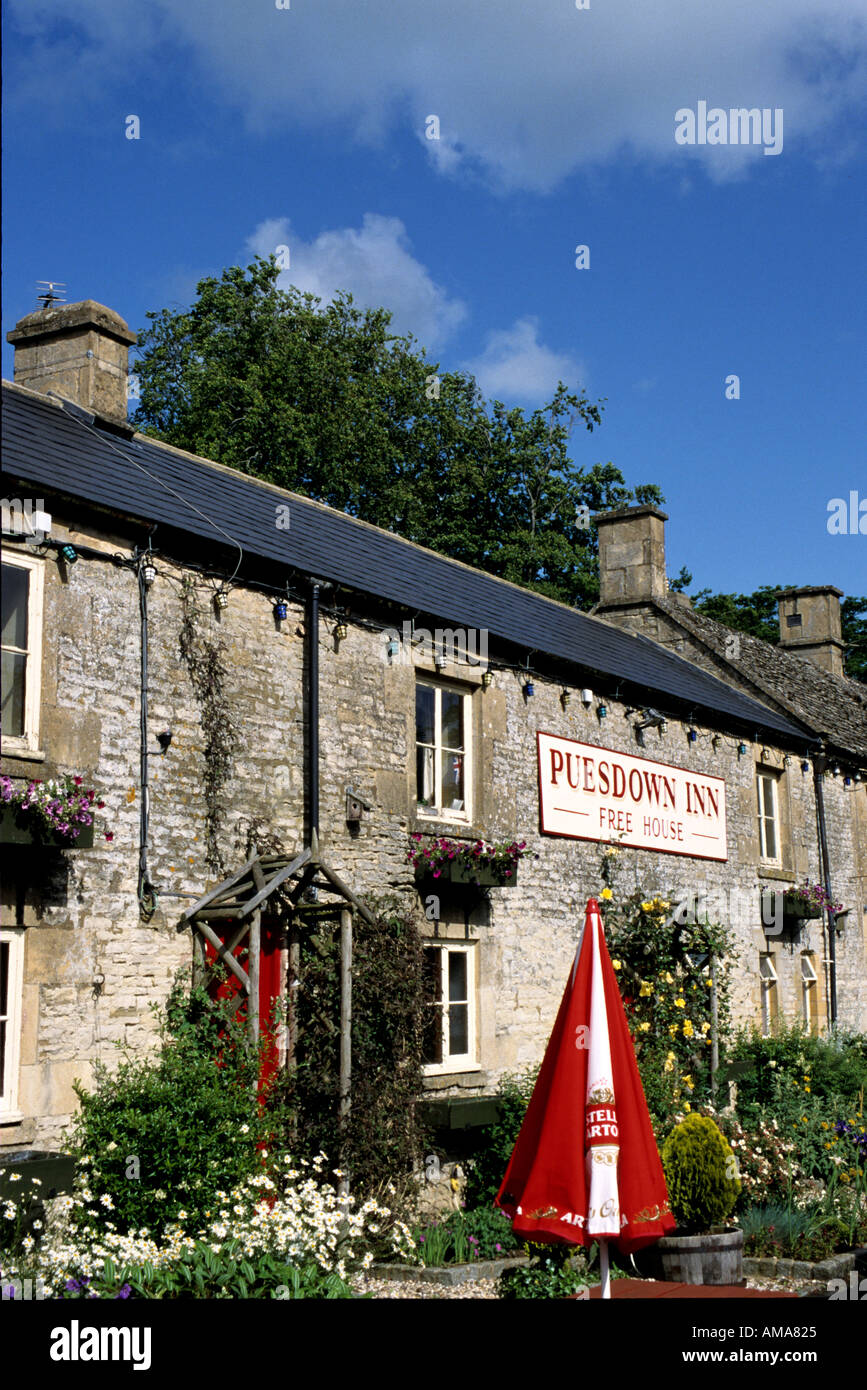 English country pub and its beer garden hi-res stock photography and ...