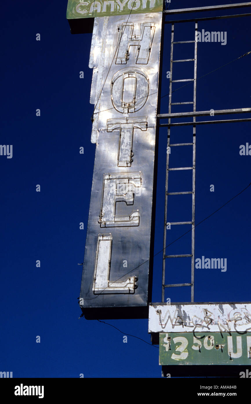 Antique motel sign hi-res stock photography and images - Alamy