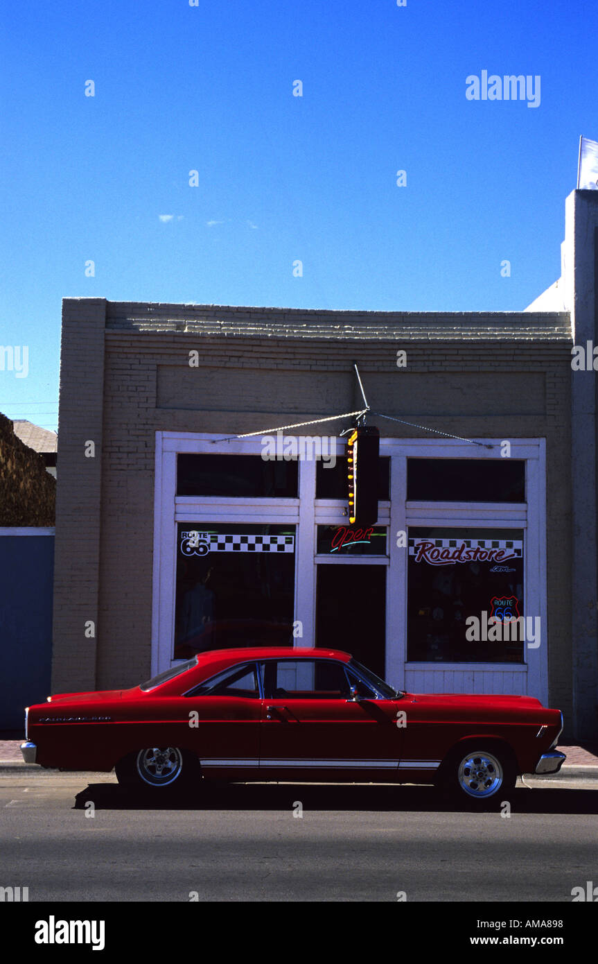 Red arrow parked hi-res stock photography and images - Alamy
