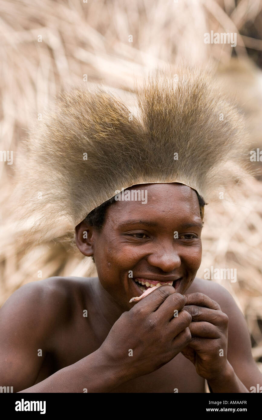 African tribesman hunting hi-res stock photography and images - Alamy