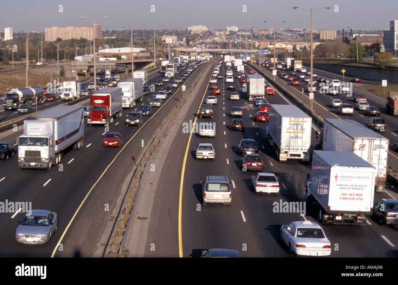 Toronto Canada heavy traffic on Highway 401 Stock Photo - Alamy