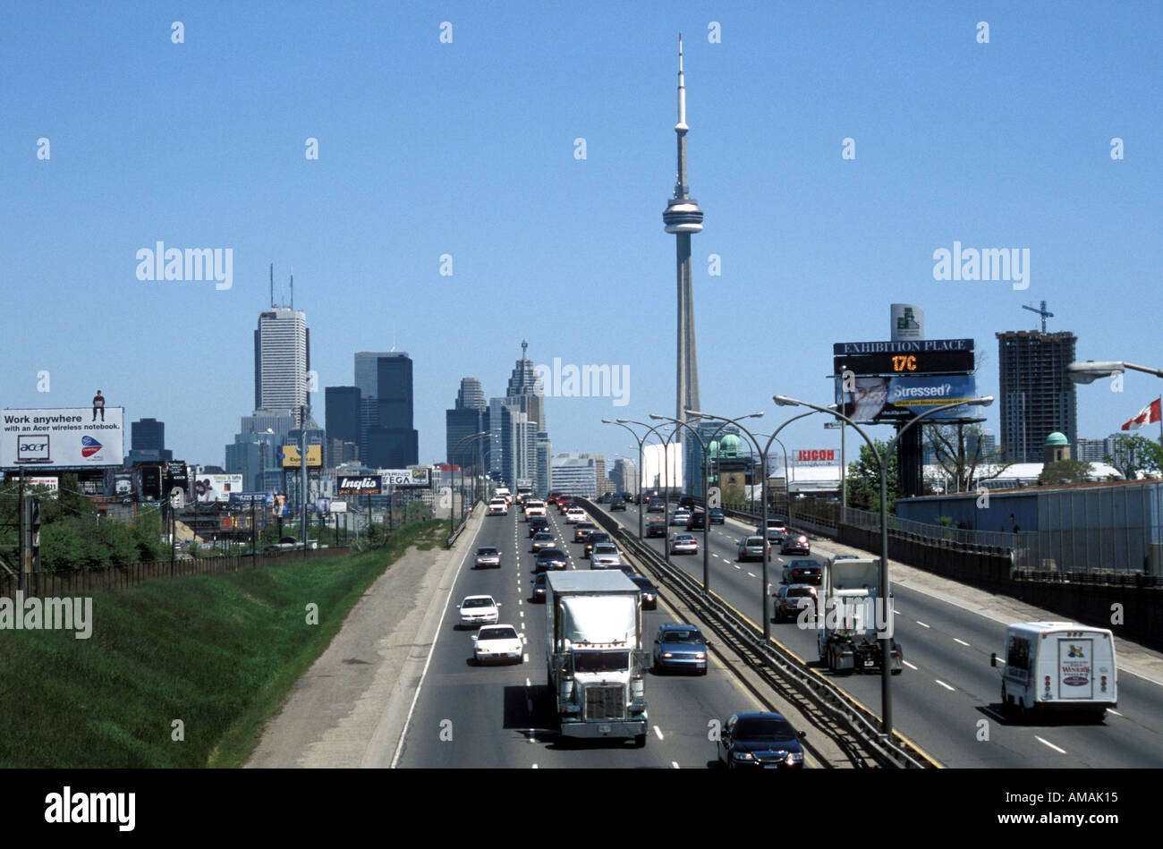 Gardiner expressway cn tower toronto hi-res stock photography and ...