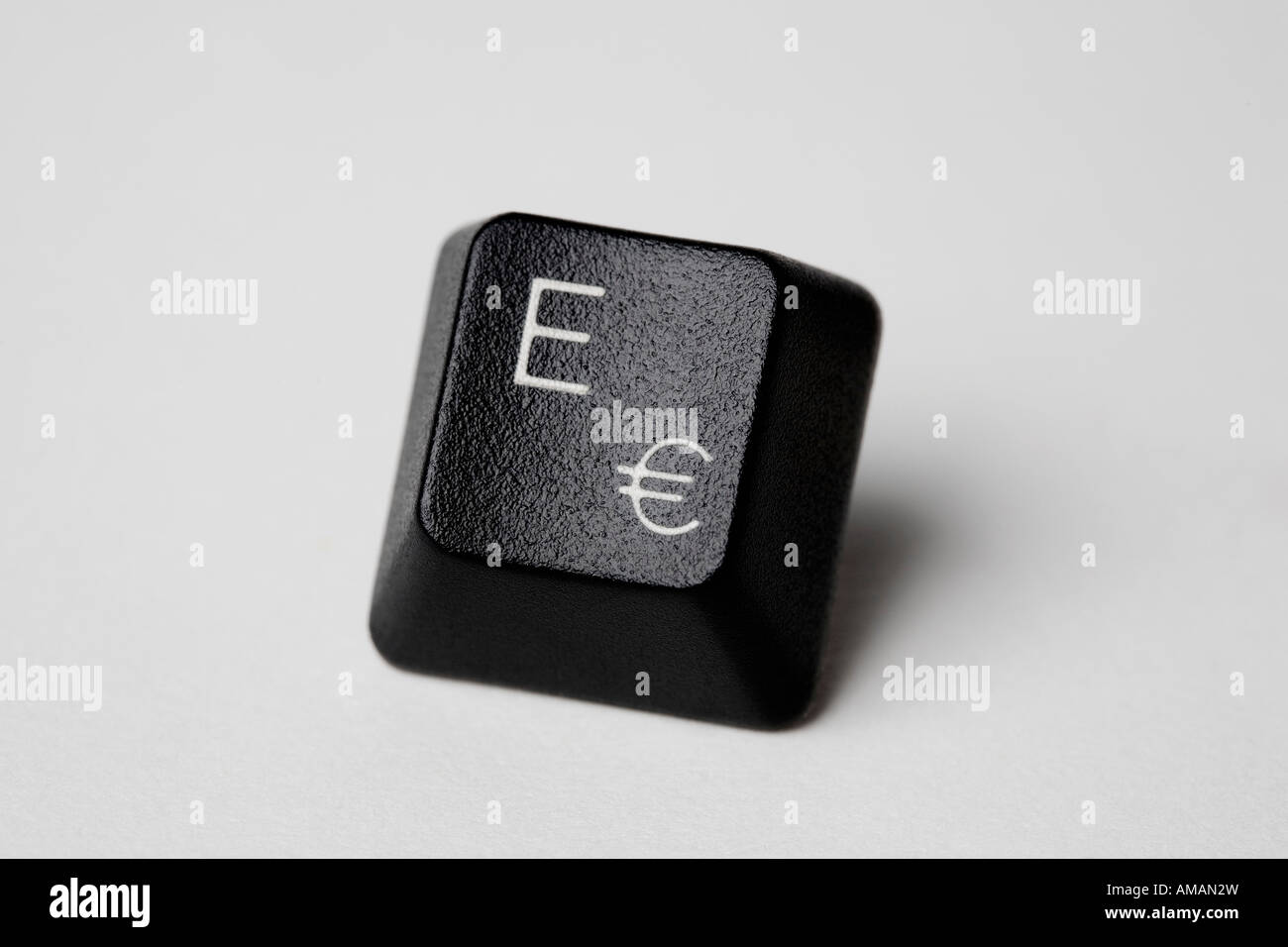 A computer key with the letter E and the Euro symbol Stock Photo - Alamy