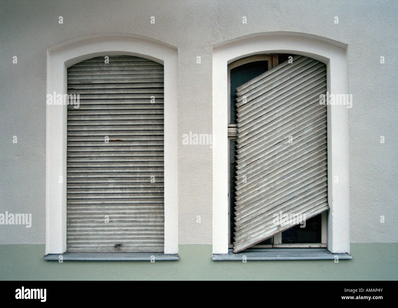 Broken shutter hi-res stock photography and images - Alamy