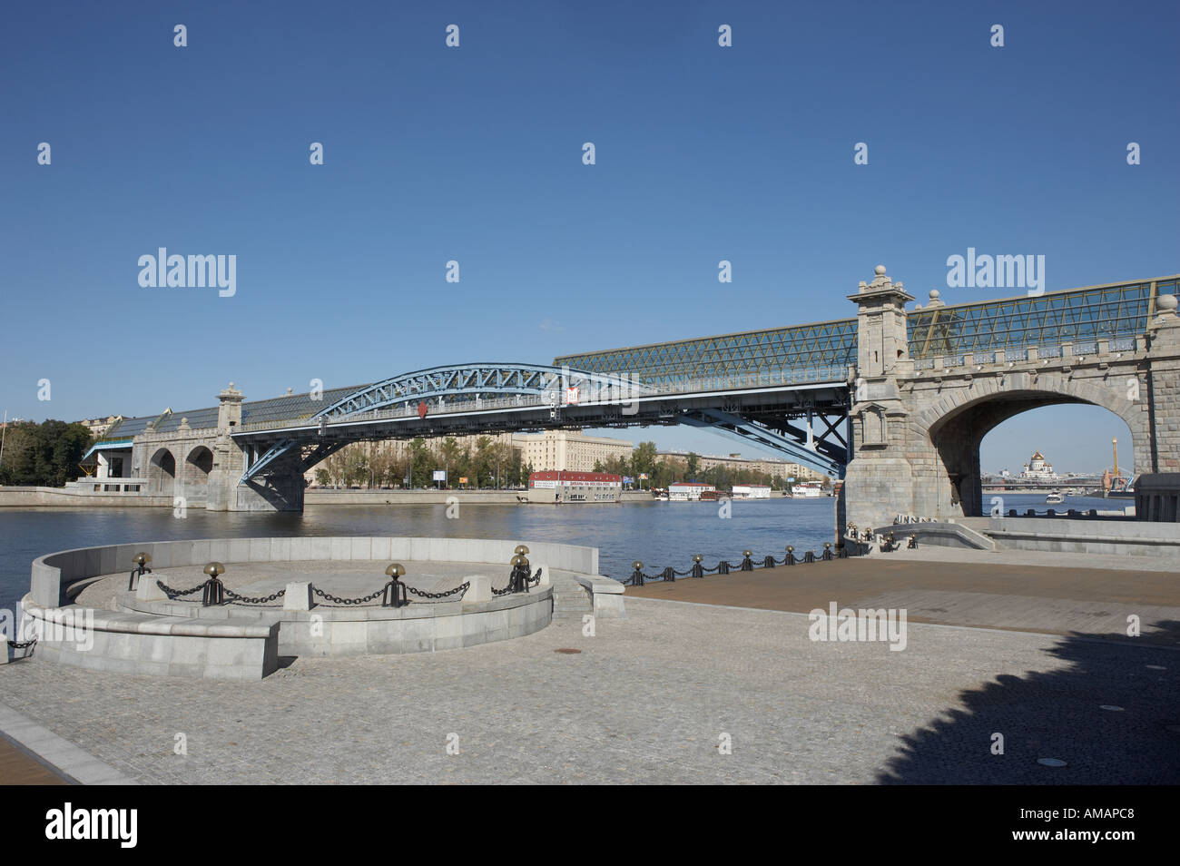 GLASS COVERED PEDESTRIAN BRIDGE OVER RIVER MOSCOW RUSSIA Stock Photo ...